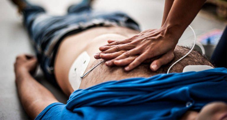 ¿QUE ES LA REANIMACIÓN CARDIOPULMONAR